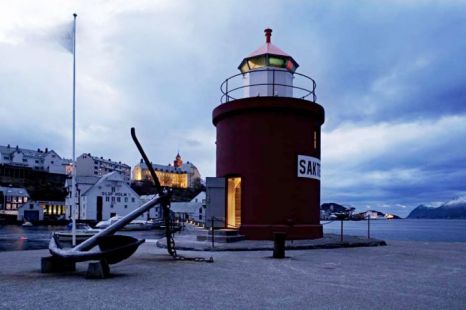 Molja-Lighthouse ~ Travelphant Travel Blog